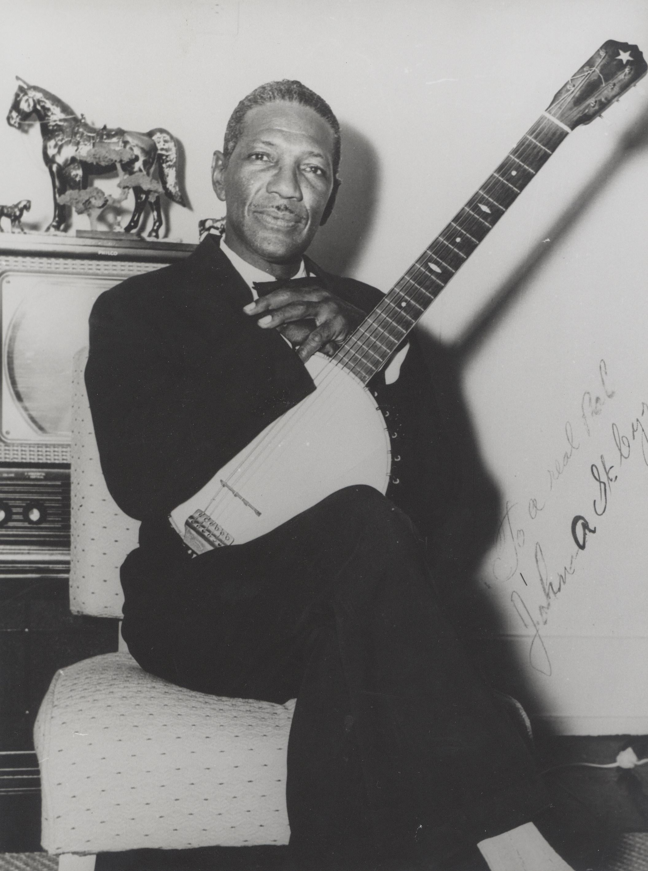 What Is A Banjitar? – Banjo Studio