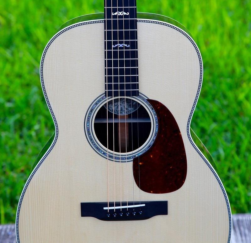 Collings 0002H-G – Banjo Studio