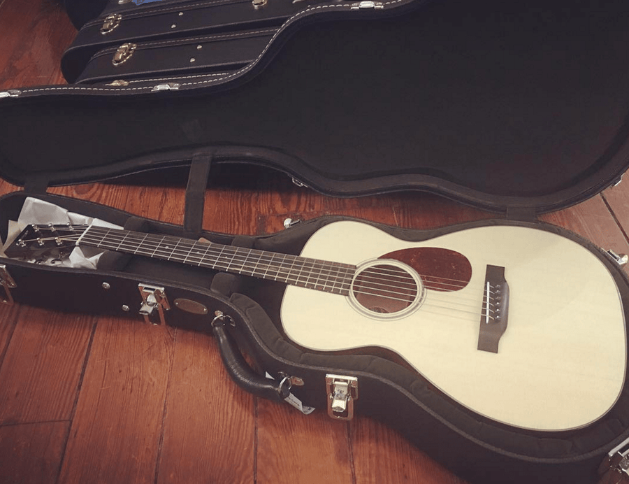 Collings 01 Guitar – Banjo Studio